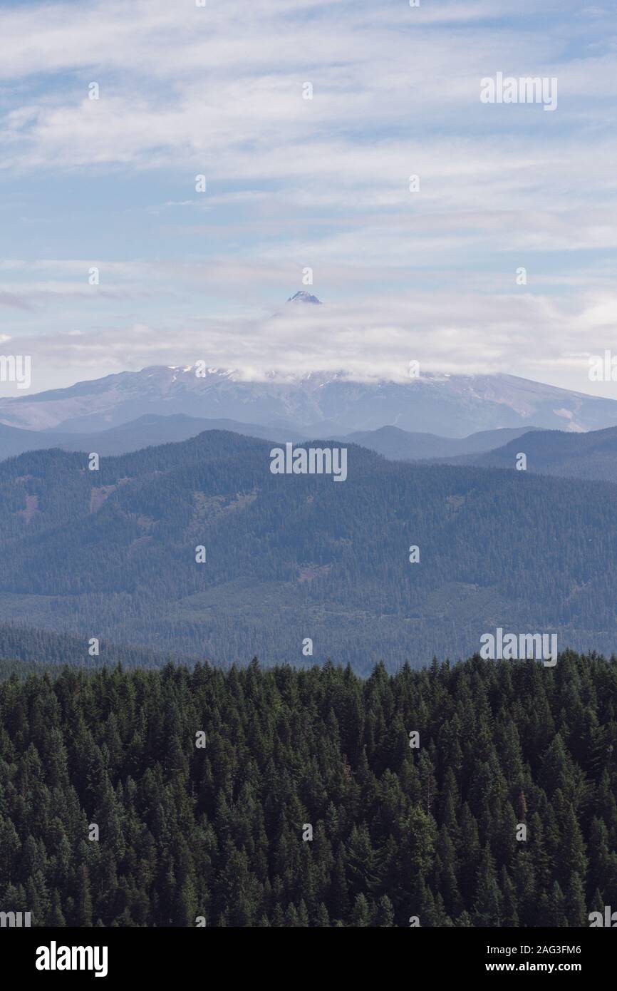 Clouds at same height hi-res stock photography and images - Alamy