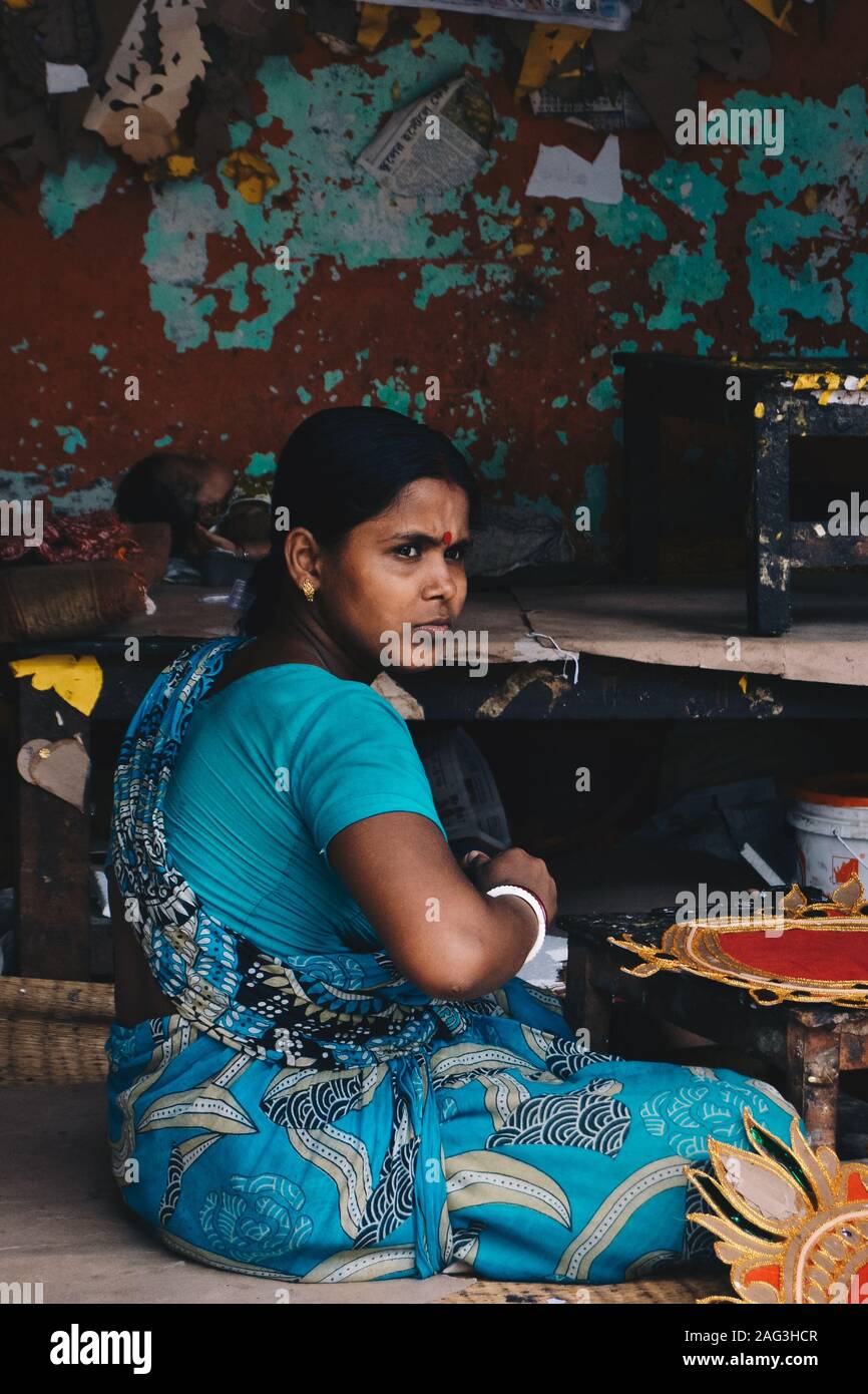 Working woman in the street of India Stock Photo - Alamy
