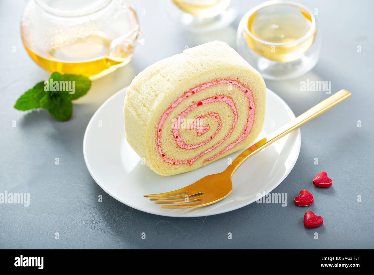 Roll cake recipe hi-res stock photography and images - Alamy