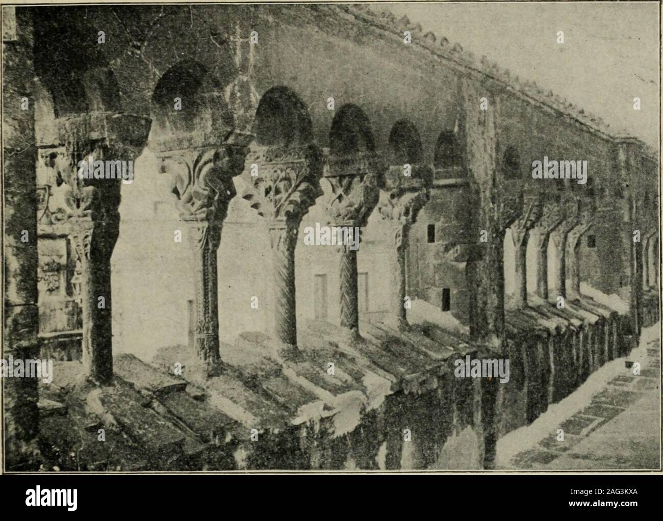 Triforium gallery hi-res stock photography and images - Alamy