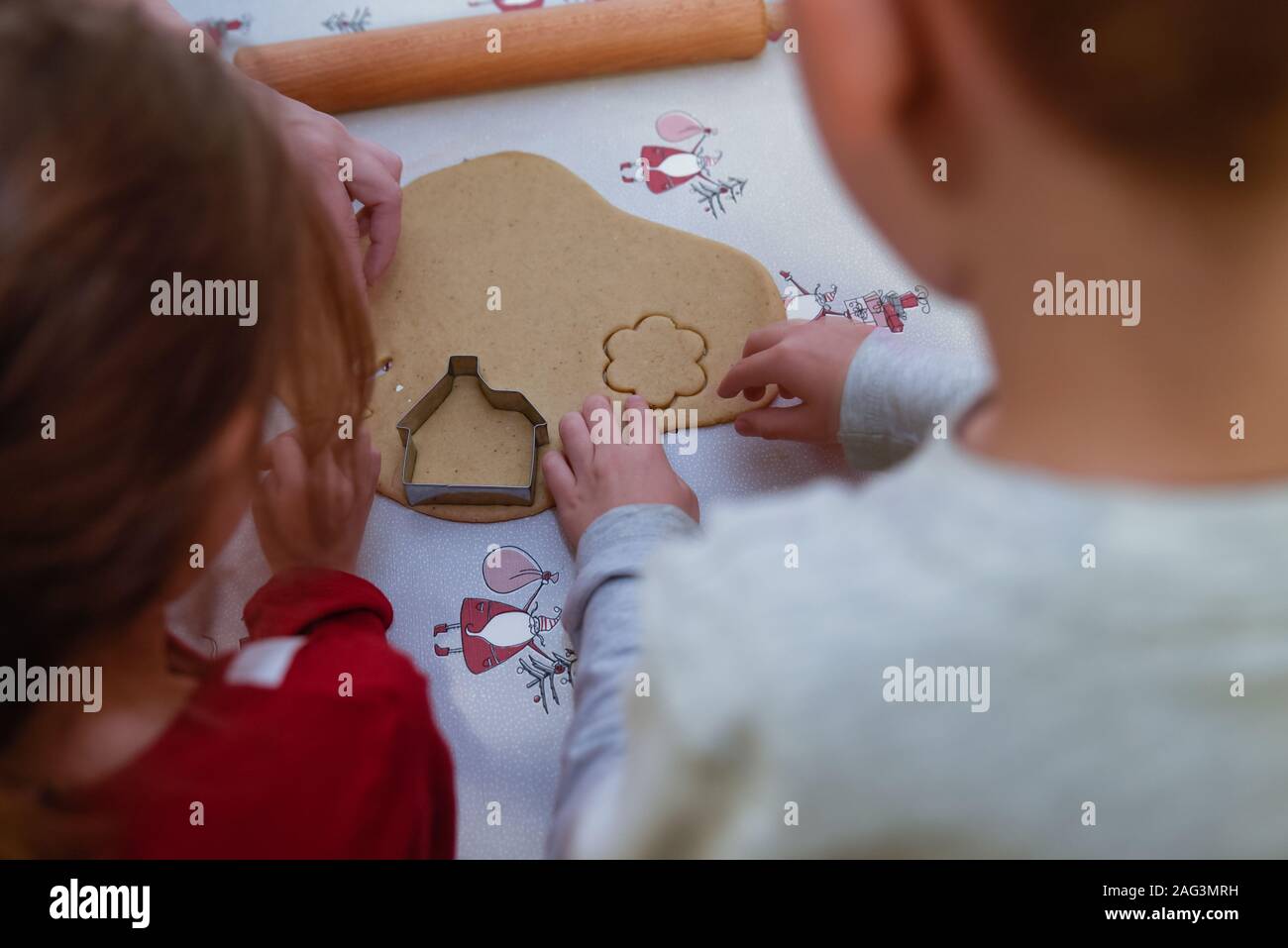 Christmas kids craft hi-res stock photography and images - Alamy