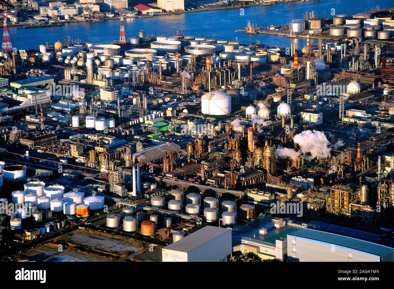 Aerial Of Oil Refineries Stock Photos & Aerial Of Oil Refineries Stock ...