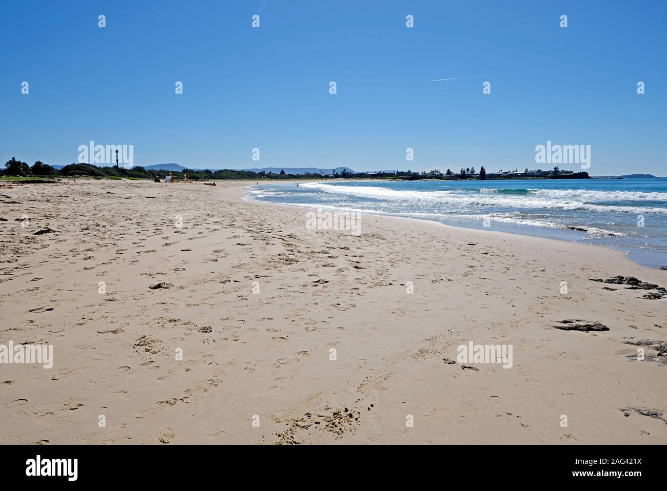 Beautiful empty endless beach in Wollongong, Australia Stock Photo - Alamy