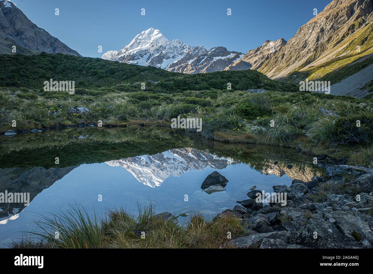 Mount cook peak reflection hi-res stock photography and images - Alamy