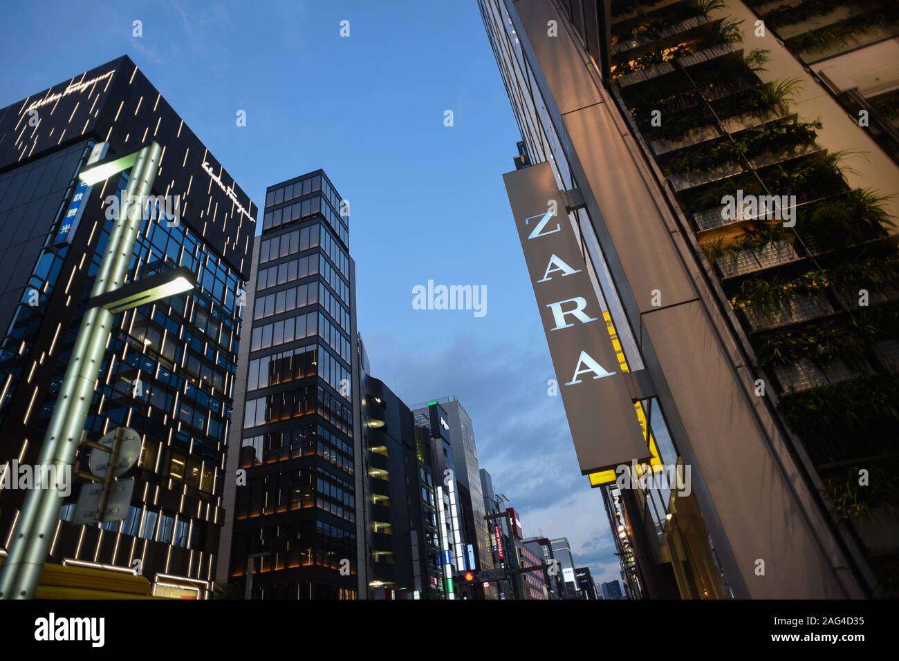 Zara store in Ginza, Tokyo, Japan Stock Photo - Alamy