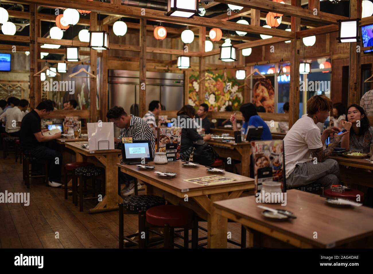 Interior restaurant tokyo hi-res stock photography and images - Alamy