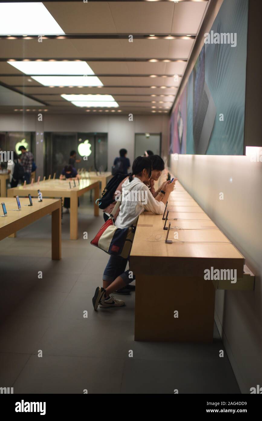 Apple store tokyo free hi-res stock photography and images - Alamy