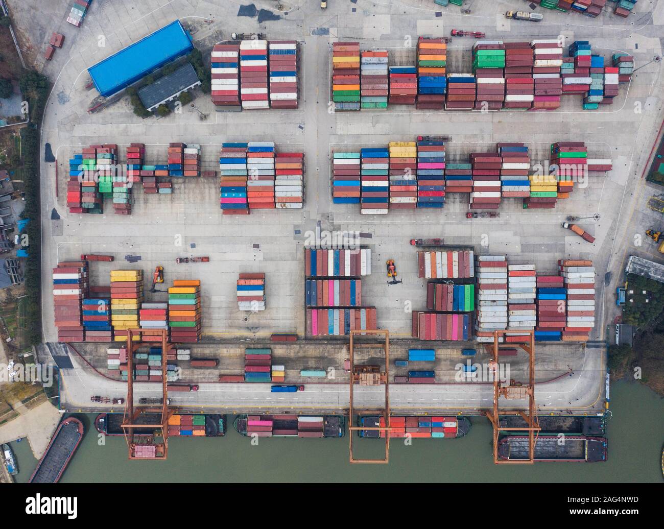 China zhejiang port throughput hi-res stock photography and images - Alamy