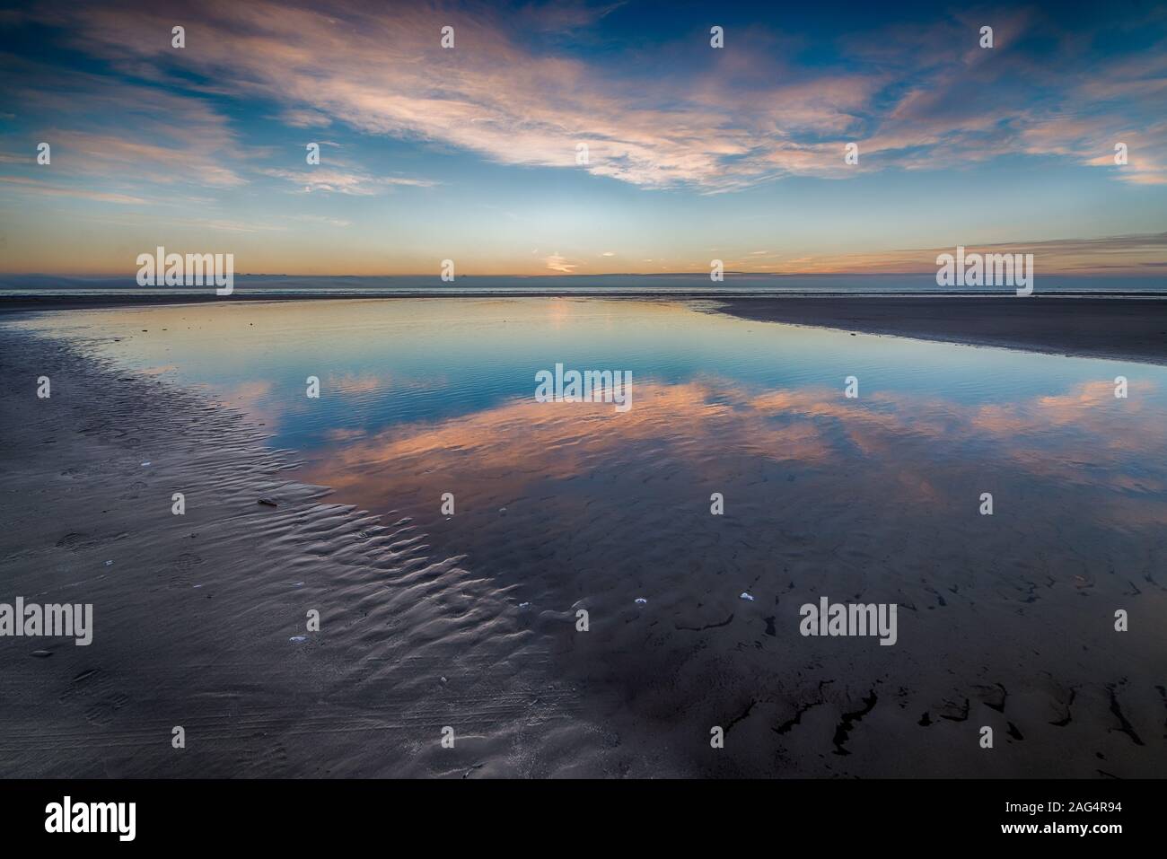 Fascinating shot of the reflection of the beautiful sky in the ocean ...