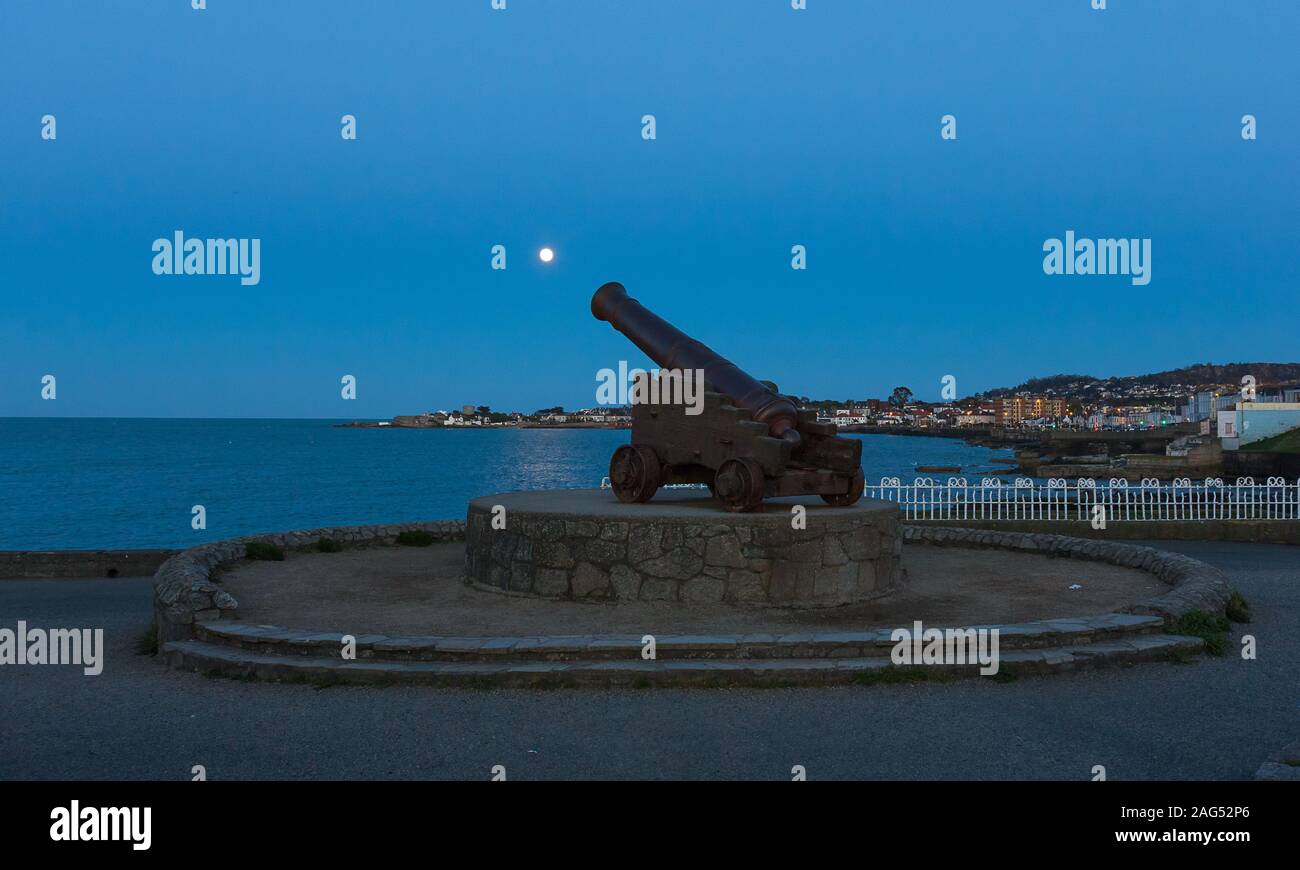 Old time canon hi-res stock photography and images - Alamy