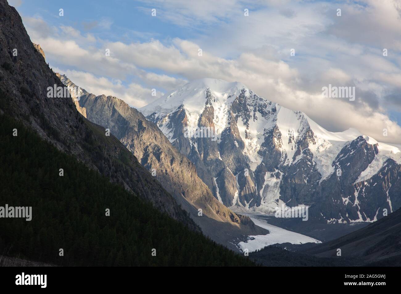 Altai mountain range hi-res stock photography and images - Alamy