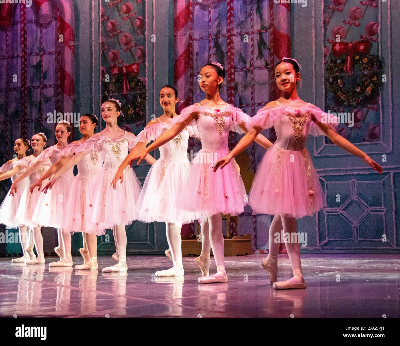 Nutcracker ballerina hi-res stock photography and images - Alamy