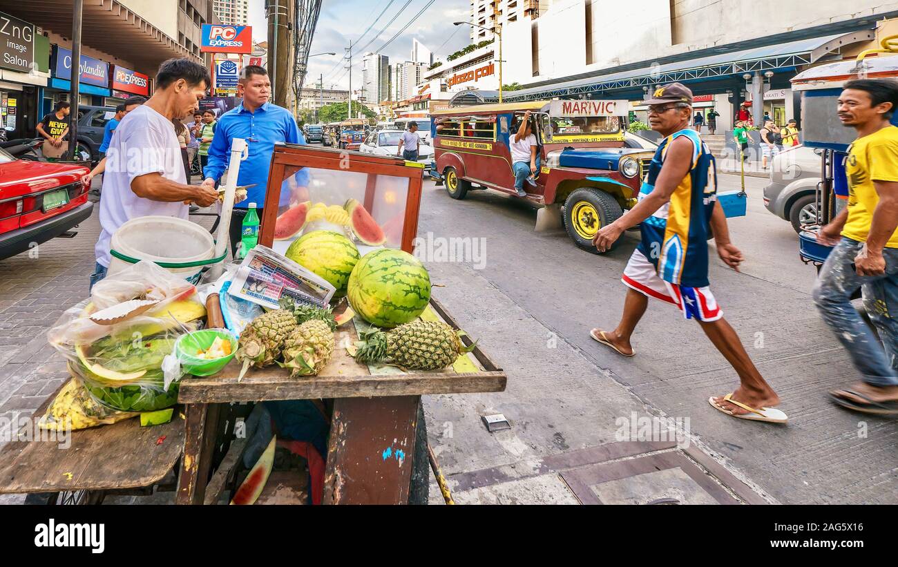 People walking in 'manila street philippines hi-res stock photography ...