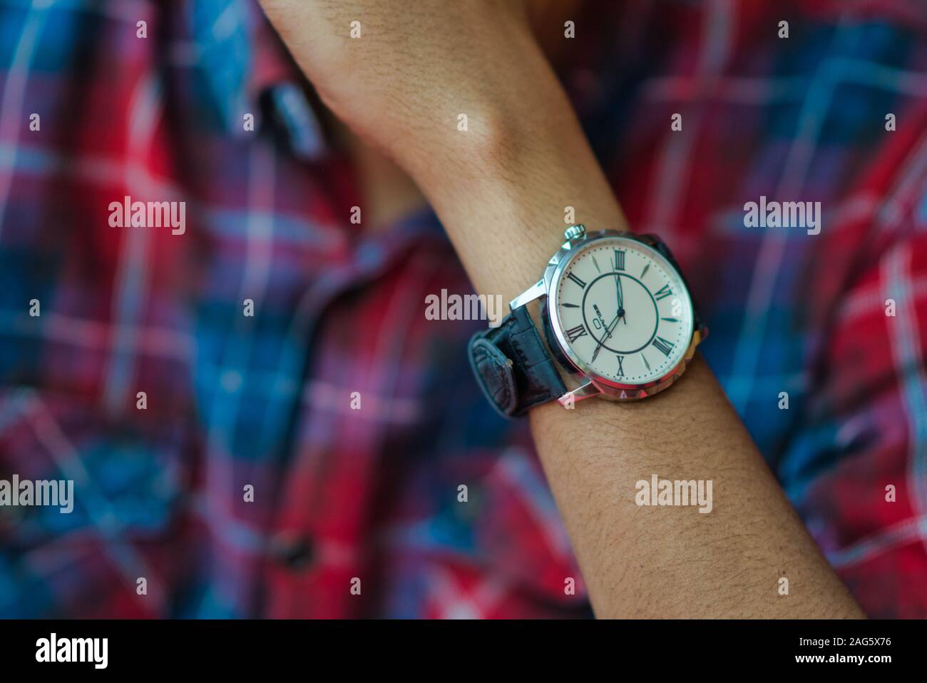 Rich watch hi-res stock photography and images - Alamy
