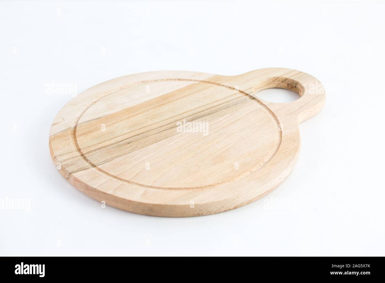 Round-shaped wooden chopping board isolated on a white background Stock ...