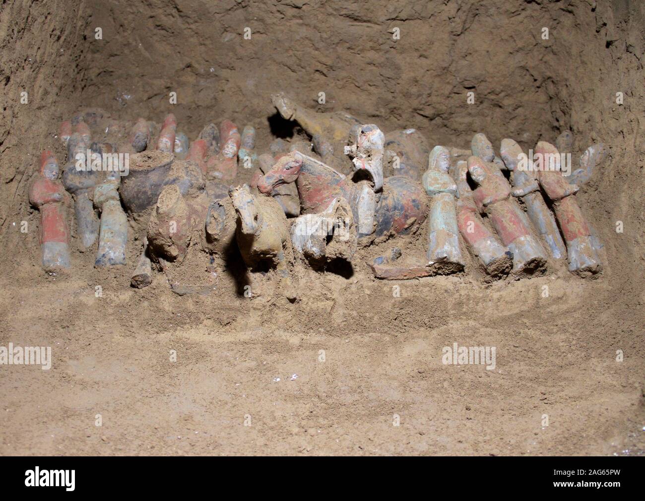 Tang tomb figures hi-res stock photography and images - Alamy