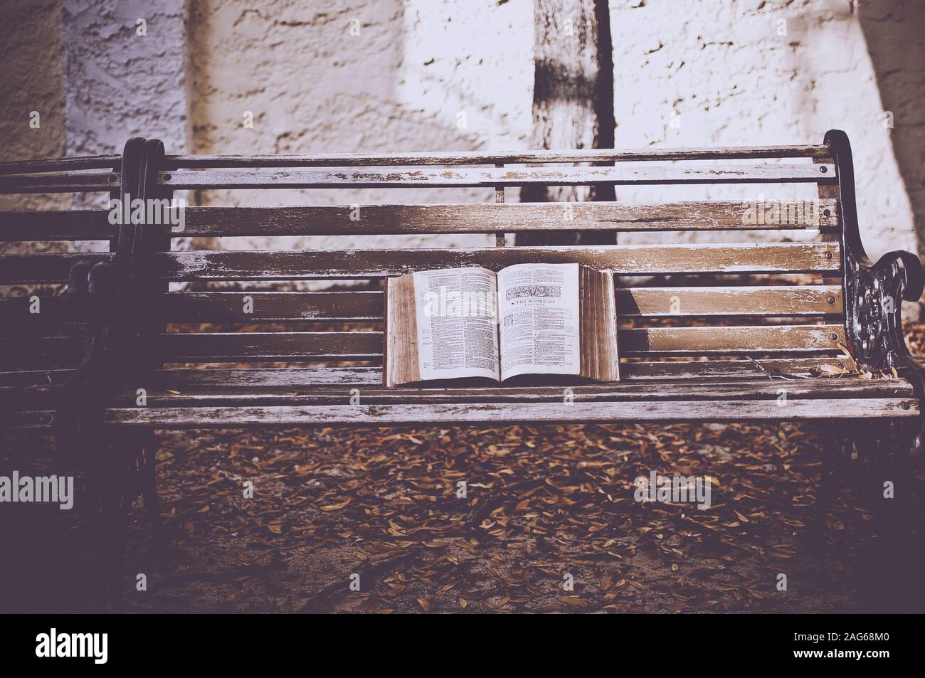 Bible on a church bench hi-res stock photography and images - Alamy