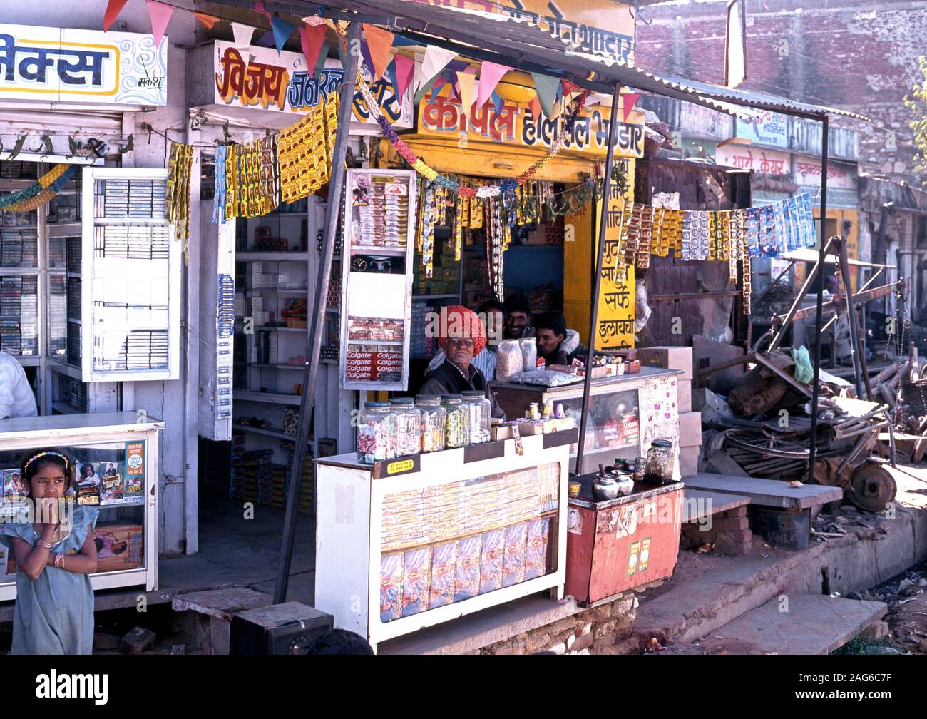 Indian Roadside Shop Stock Photos & Indian Roadside Shop Stock Images ...
