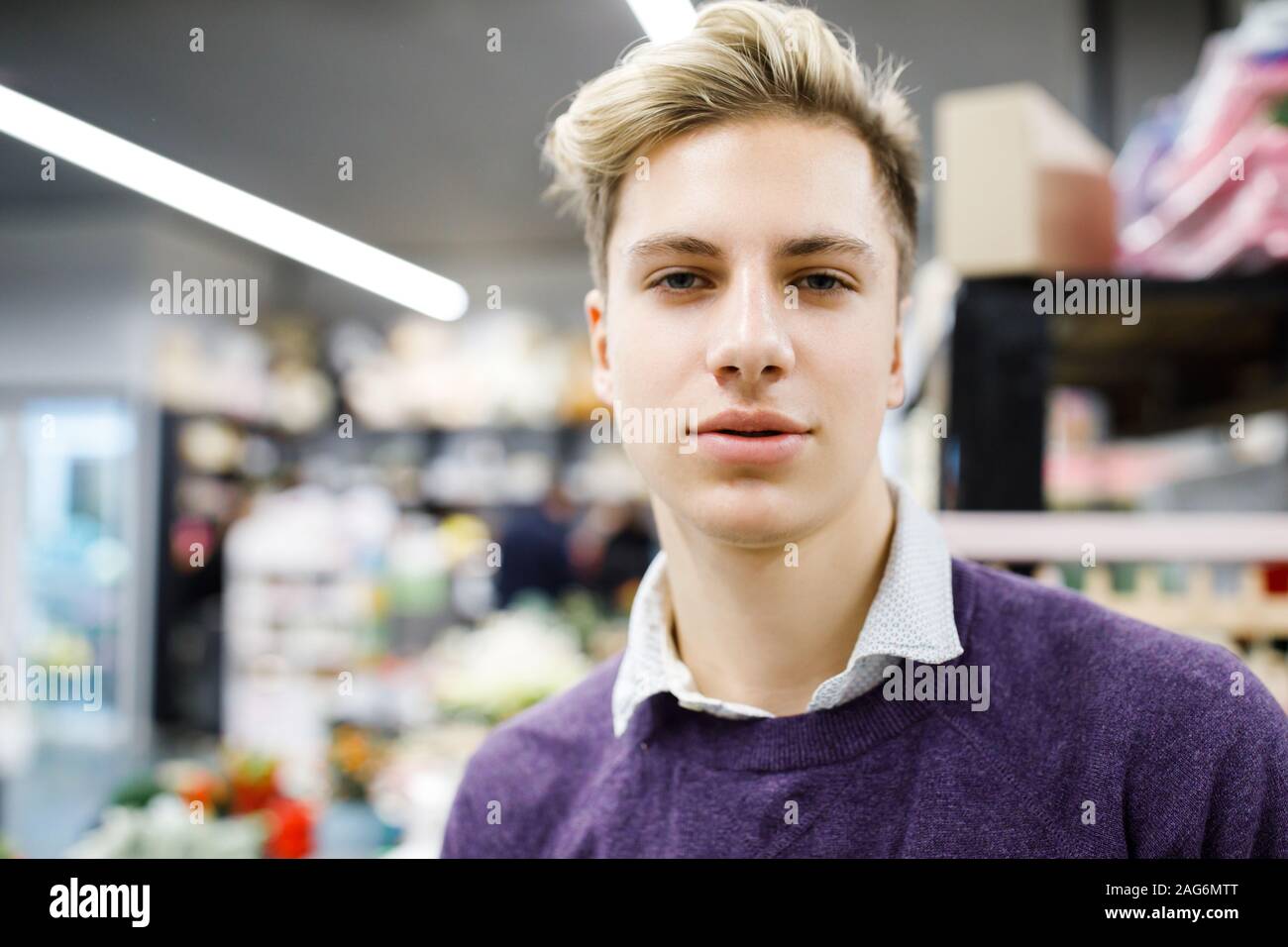 Portrait professional poses hi-res stock photography and images - Alamy