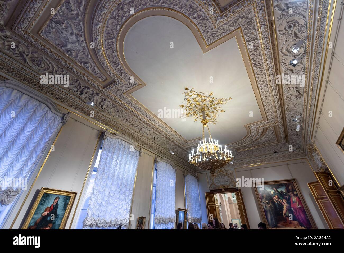 Inside interior of the Hermitage russian state museum. Amazing room ...