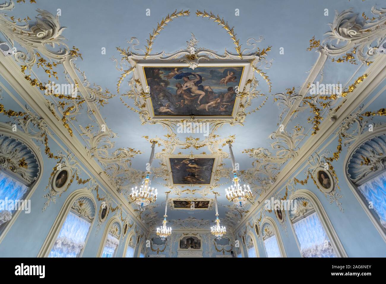 Inside interior of the Hermitage russian state museum. Amazing room ...