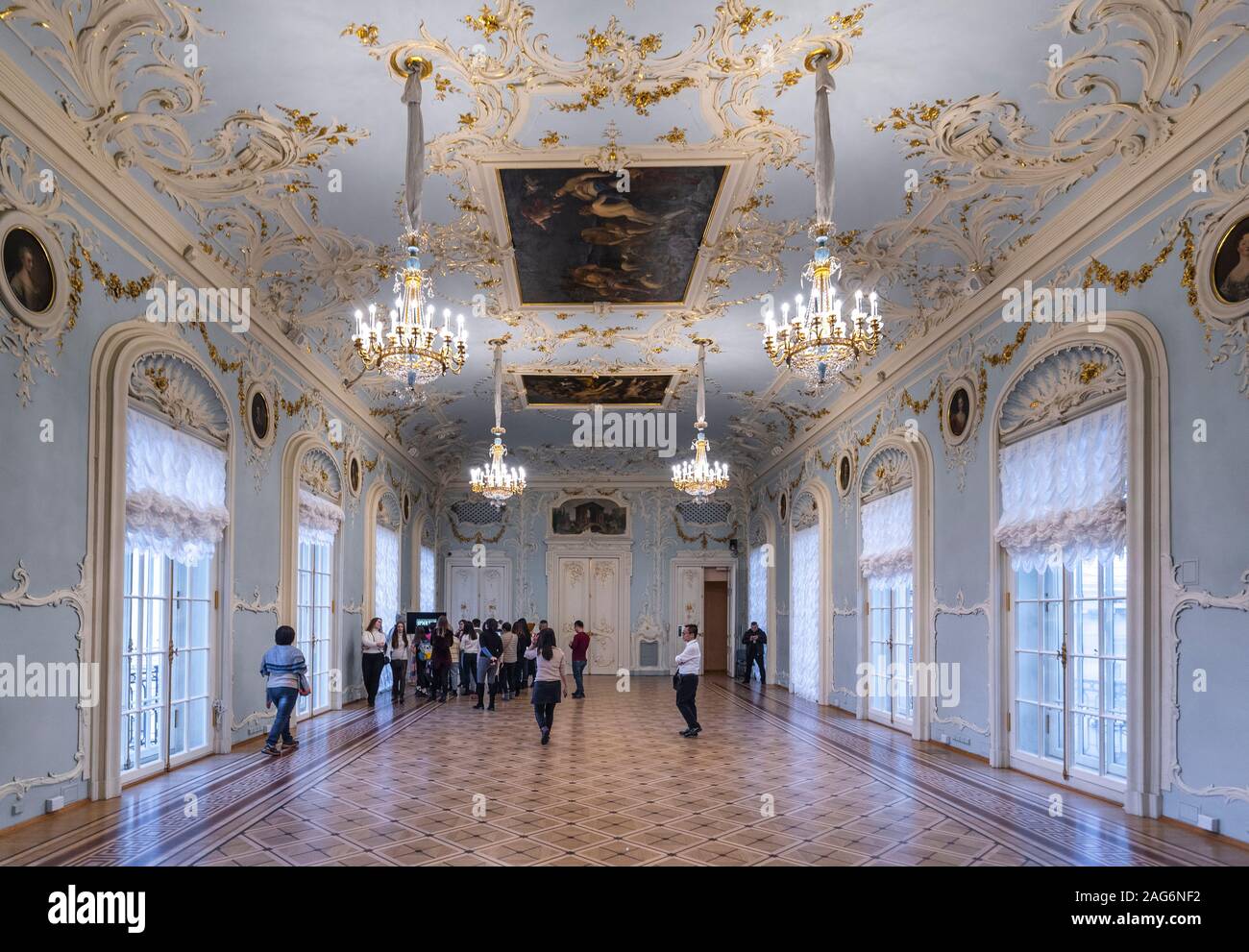 Inside interior of the Hermitage russian state museum. Amazing room ...