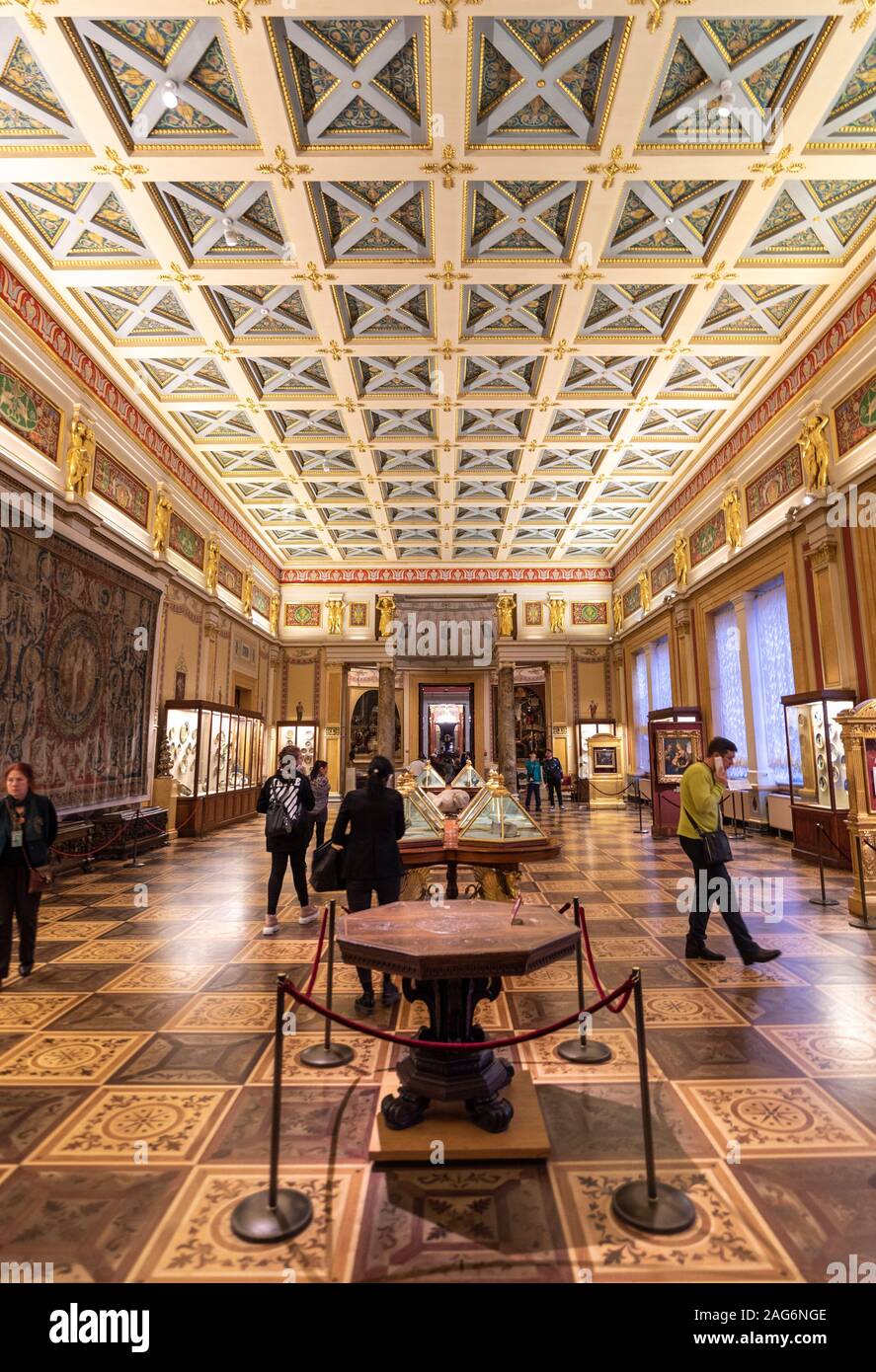 Inside interior of the Hermitage russian state museum. Amazing room ...