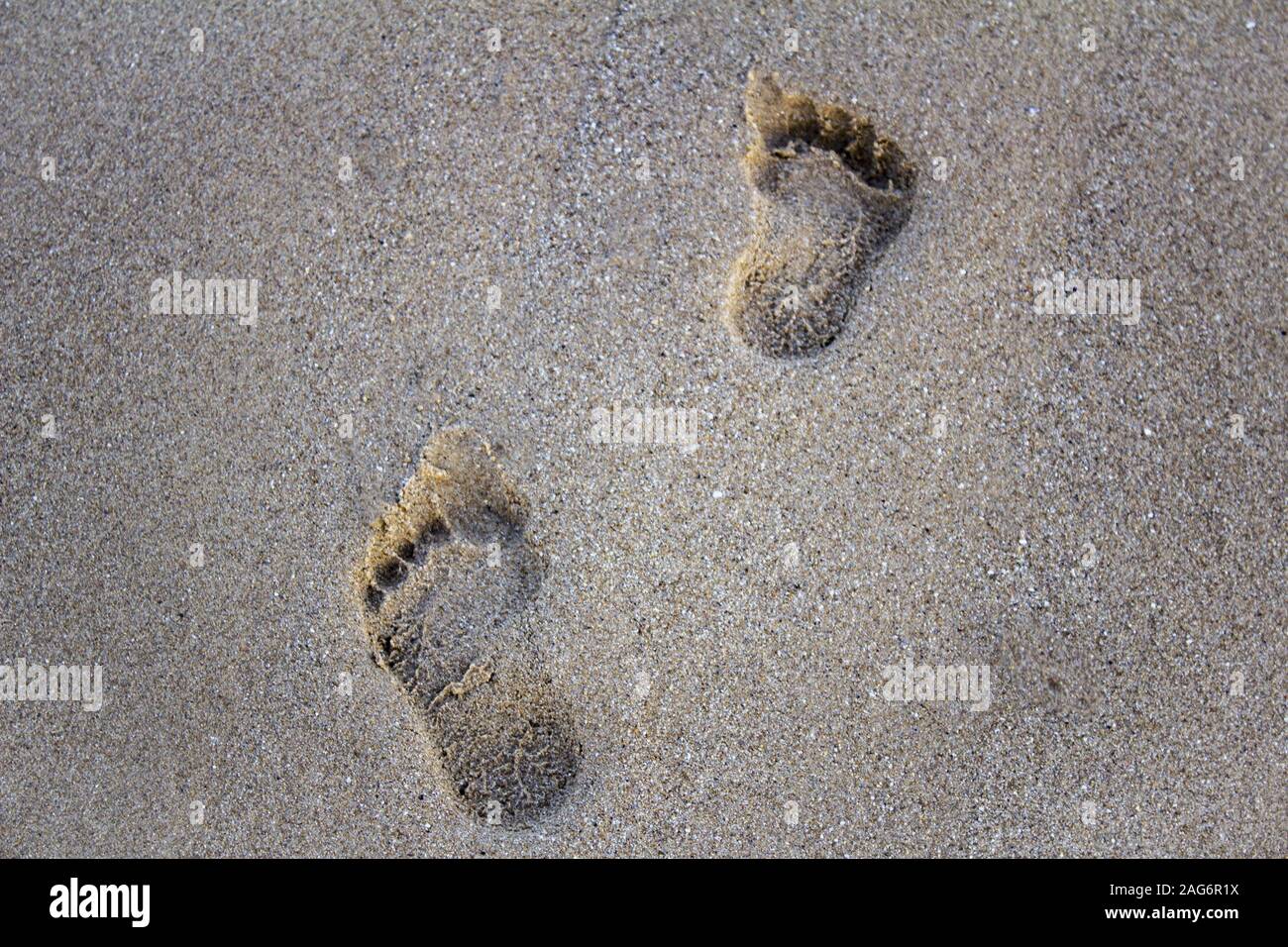 Background image of footprints on the sand - great for a cool wallpaper ...