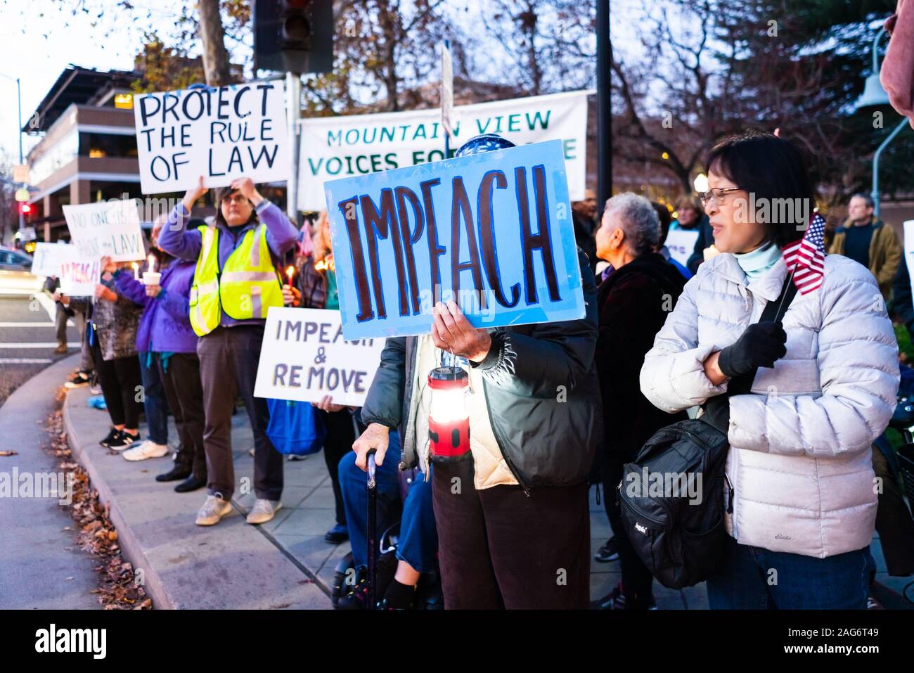 Carrying signs sign hi-res stock photography and images - Alamy