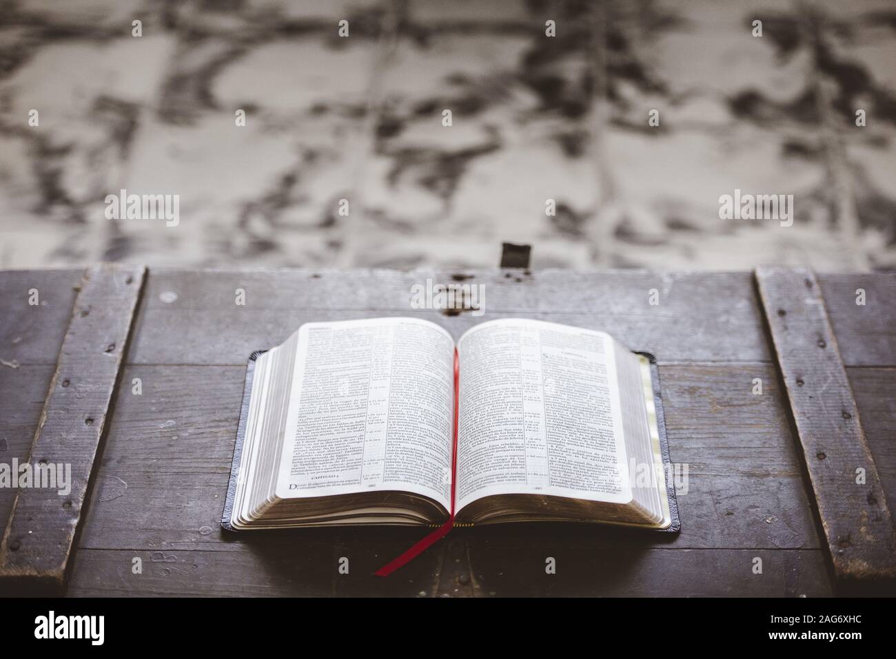 Open bible cross on top hi-res stock photography and images - Alamy