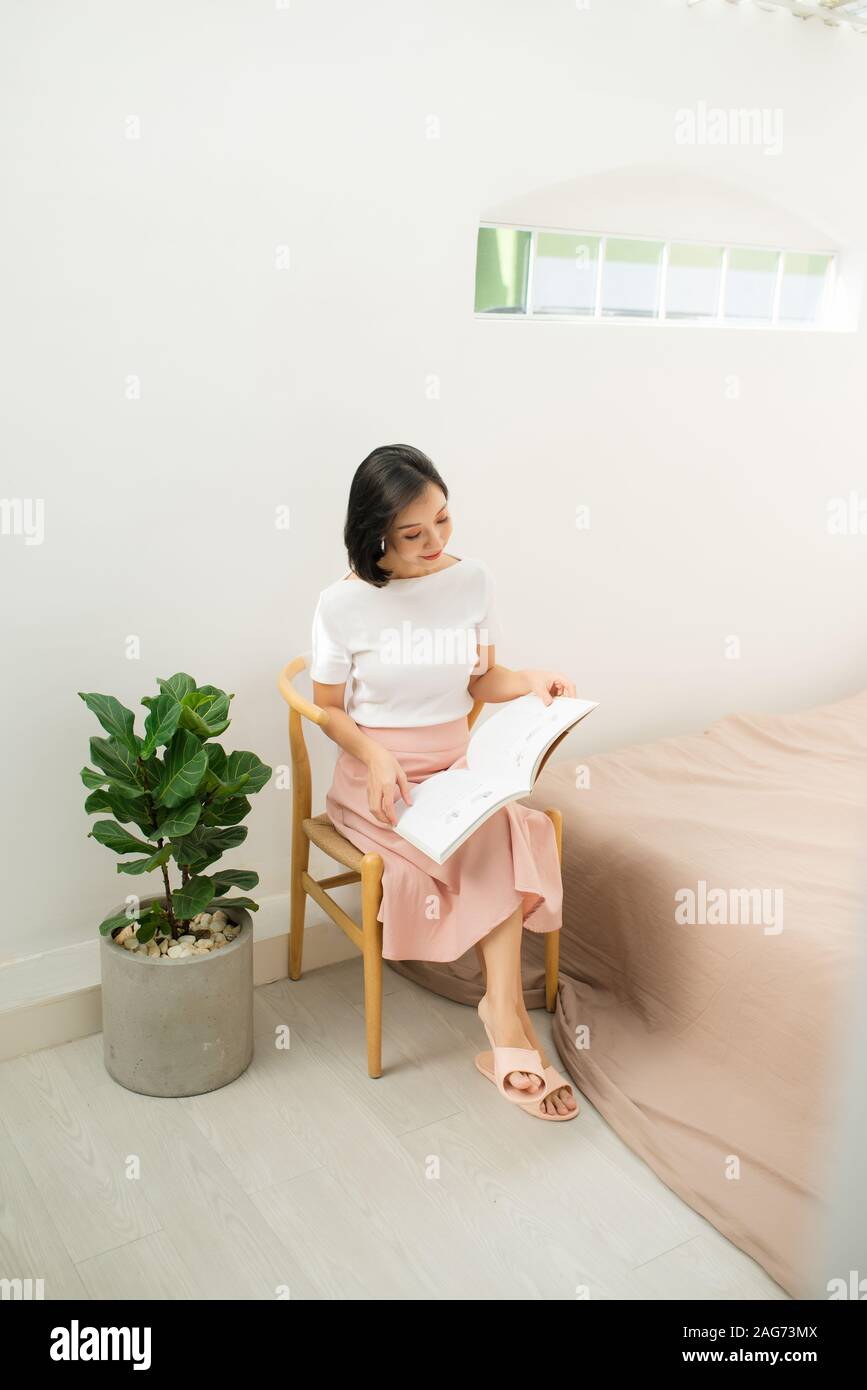 Woman chilling hi-res stock photography and images - Alamy