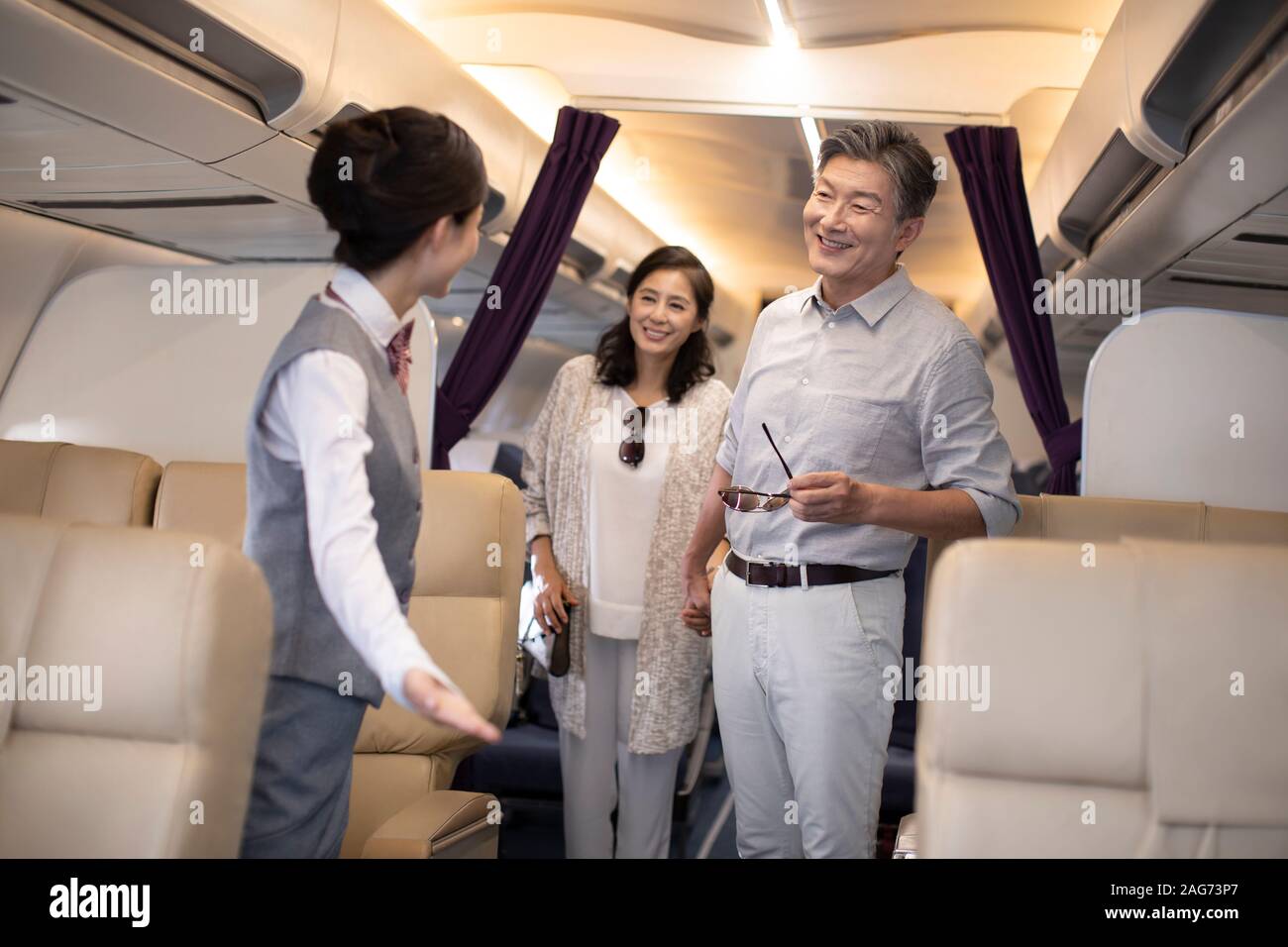 Chinese flight attendant passengers hi-res stock photography and images ...