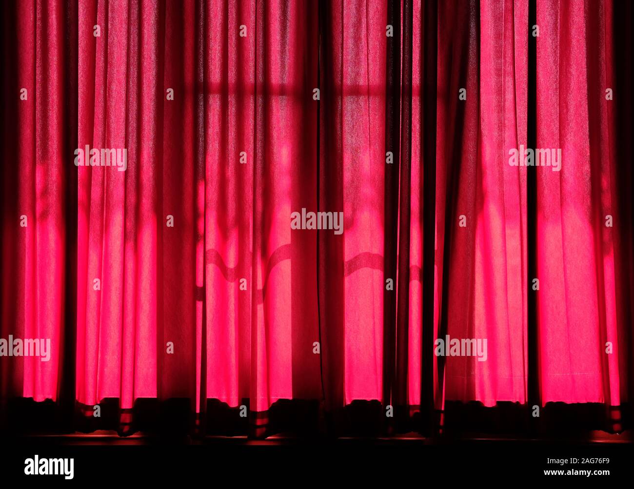 Fabric folds hi-res stock photography and images - Alamy