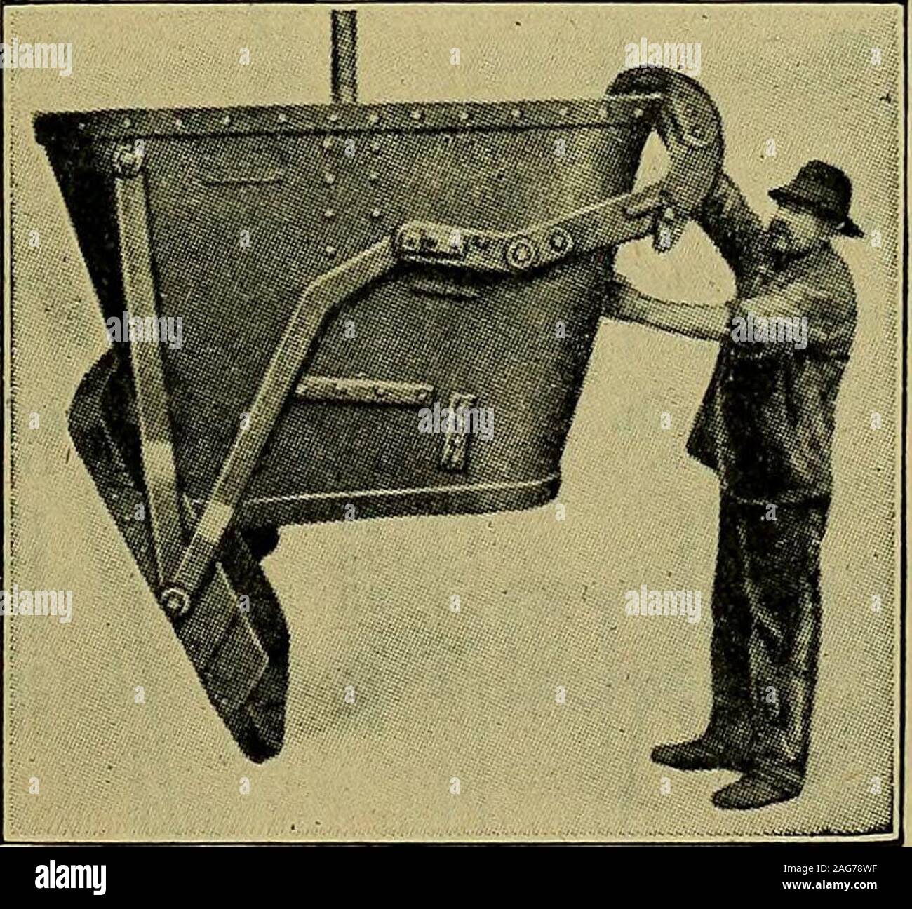 Construction clamshell bucket hi-res stock photography and images - Alamy