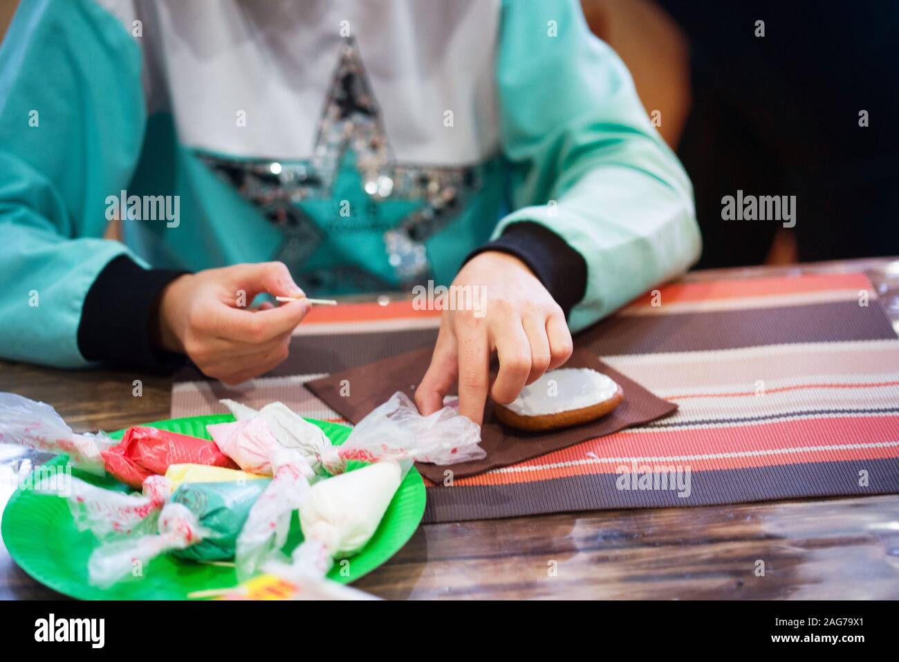 Master class on baking and painting gingerbread. Gingerbread cookies ...