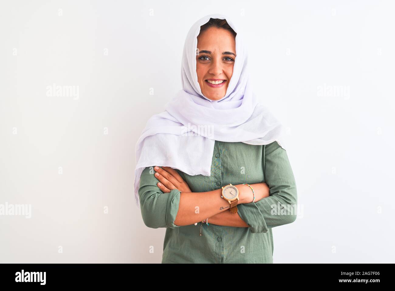 Young beautiful Arab woman wearing traditional Muslim hijab over ...