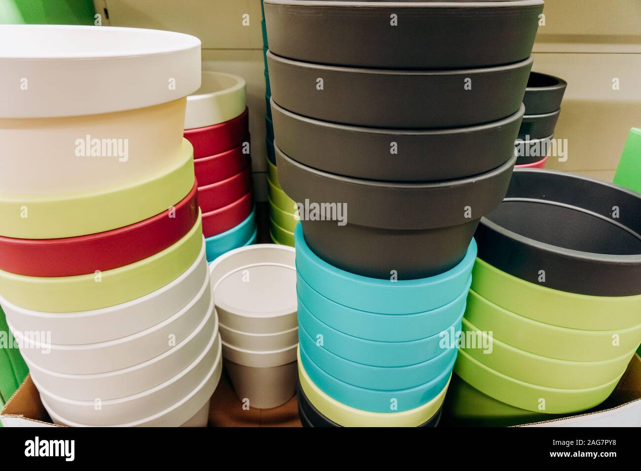 Plastic flower pots hi-res stock photography and images - Alamy