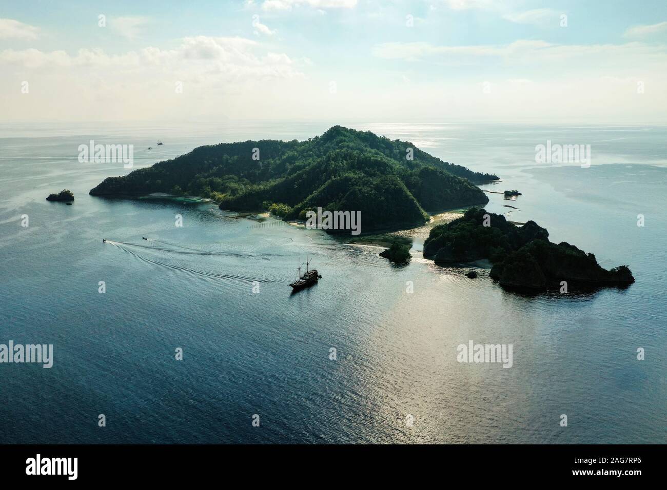 Island hopping indonesia hi-res stock photography and images - Alamy