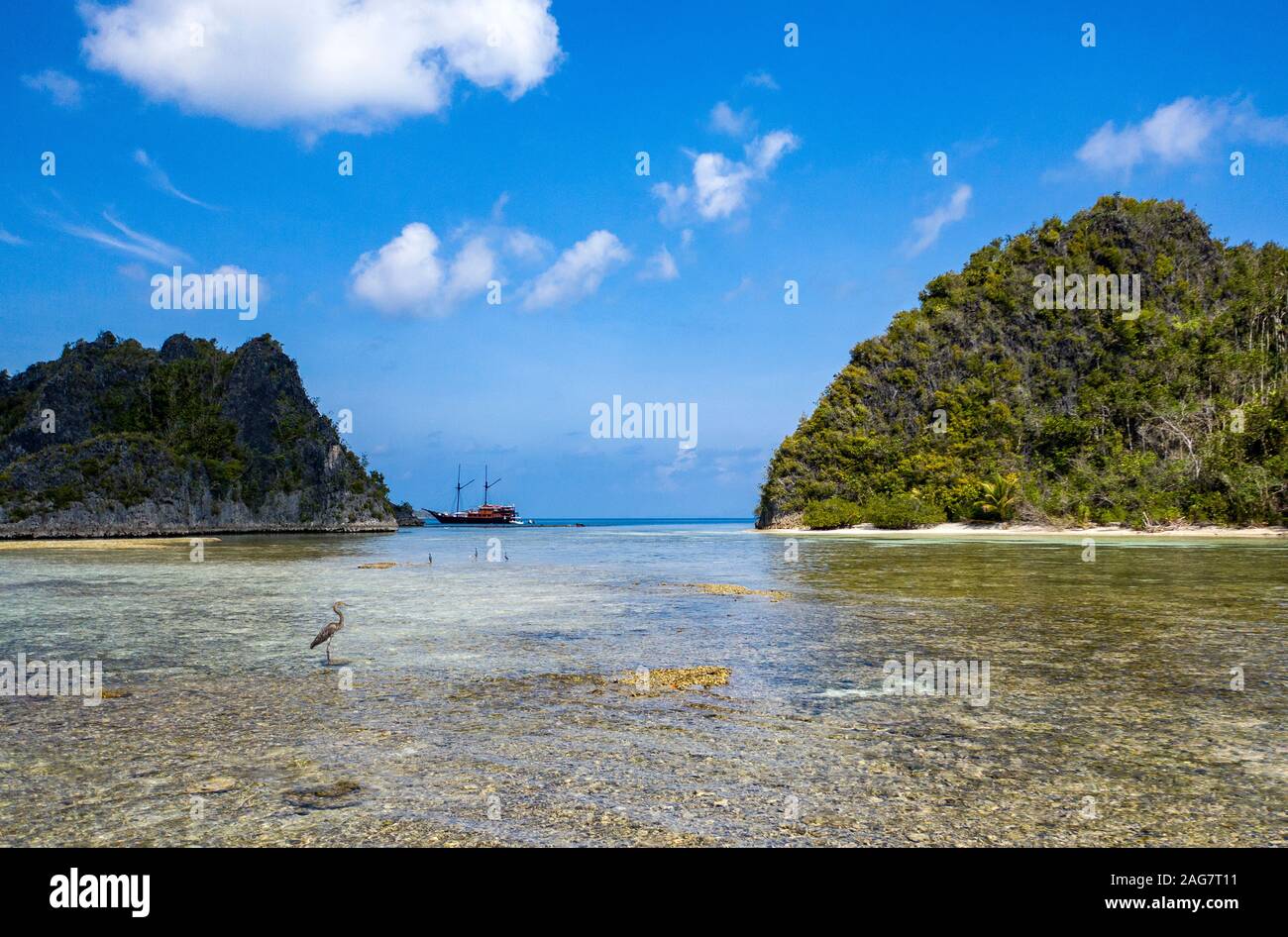 Island hopping indonesia hi-res stock photography and images - Alamy