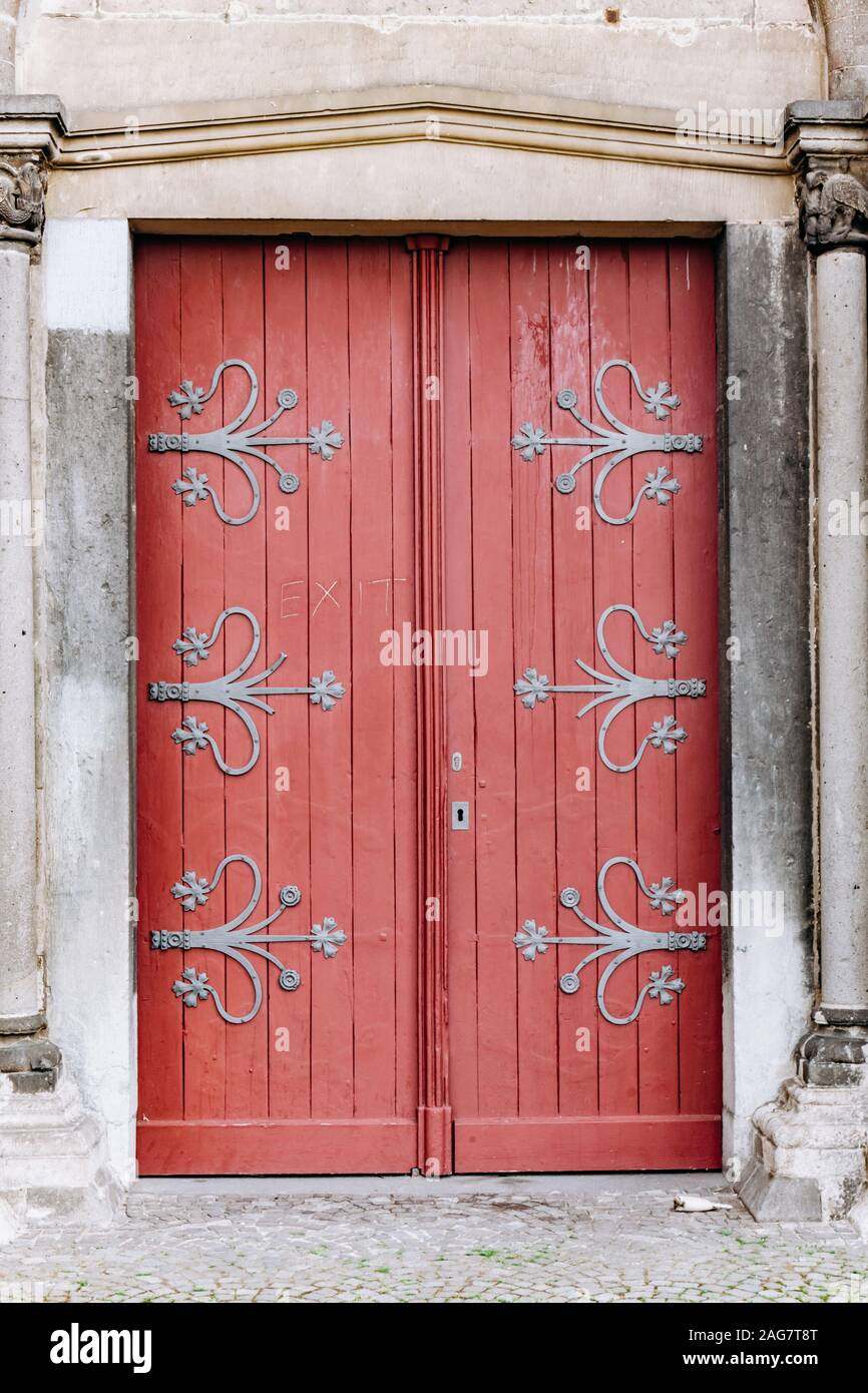 Beautiful doors in the Romanesque style with a big arch Stock Photo - Alamy