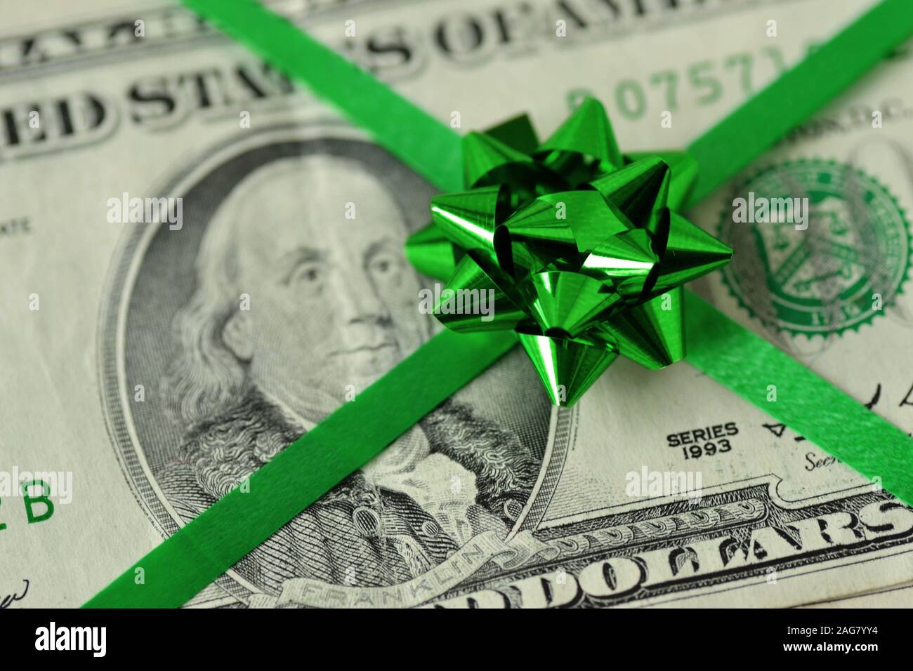 Money gift of dollar bill bow hi-res stock photography and images - Alamy