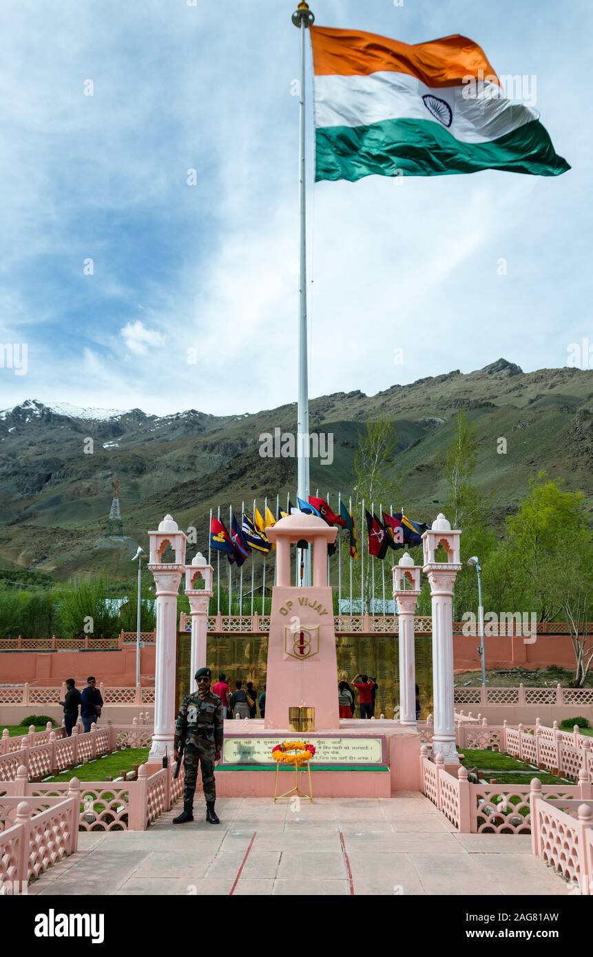 Dras war memorial hi-res stock photography and images - Alamy