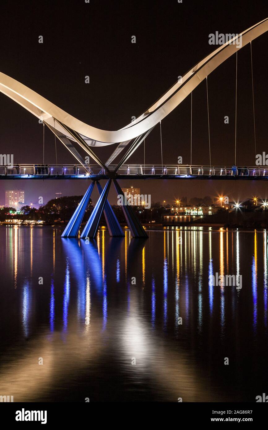 Infinity Bridge, November 5th, Stockton-on-Tees fireworks, Teesside ...