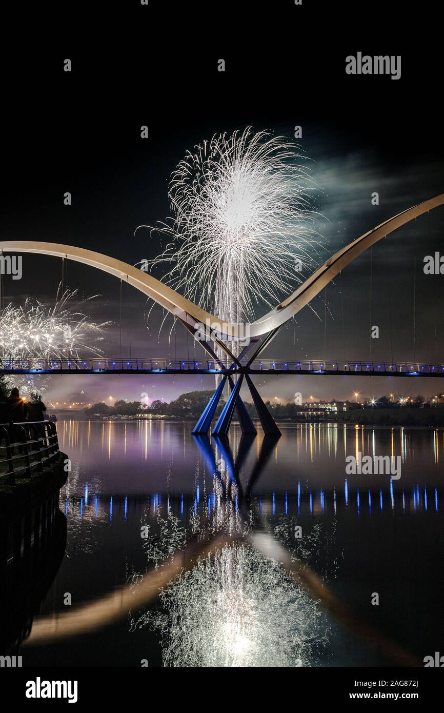 Infinity Bridge, November 5th, Stockton-on-Tees fireworks, Teesside ...
