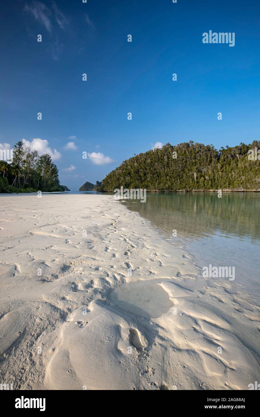 Sandy bank ocean inlet, Raja Ampat, Indonesia Stock Photo - Alamy