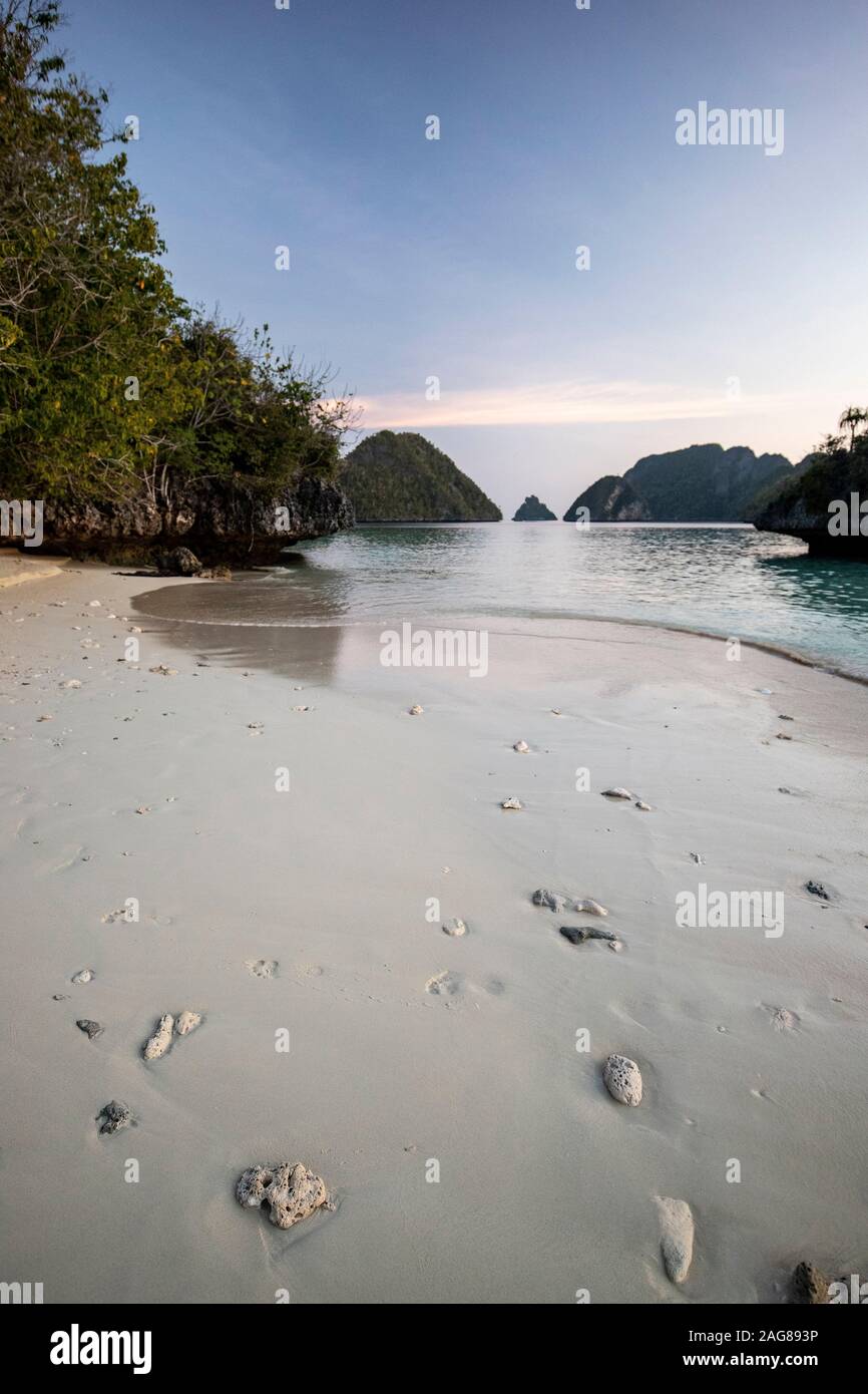 Sandy bank ocean inlet, Raja Ampat, Indonesia Stock Photo - Alamy