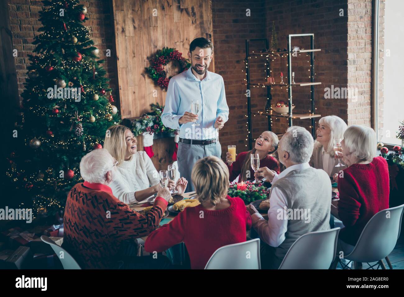 Photo of full big family gathering sit dinner table father guy telling ...