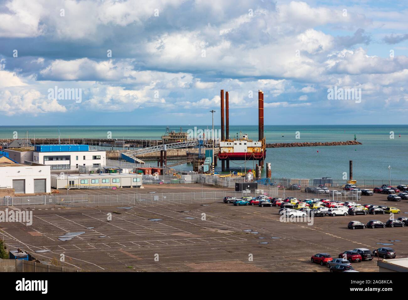 A drilling Rig in Ramsgate Royal Harbour, Kent, UK Stock Photo - Alamy