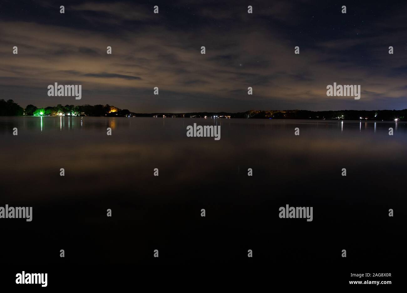 Night sky over lake hi-res stock photography and images - Alamy