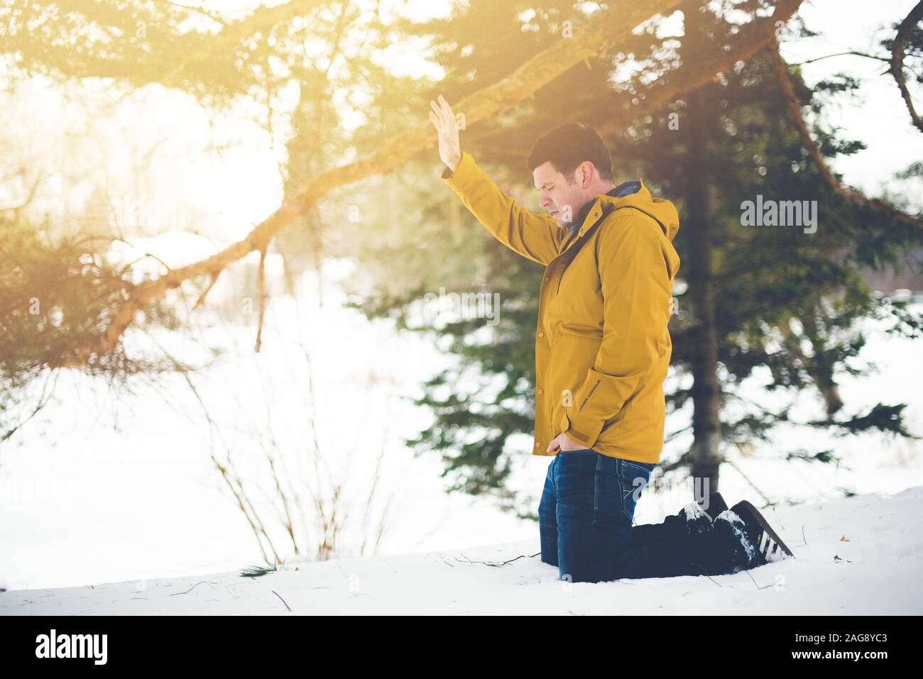Falling to his knees hi-res stock photography and images - Alamy